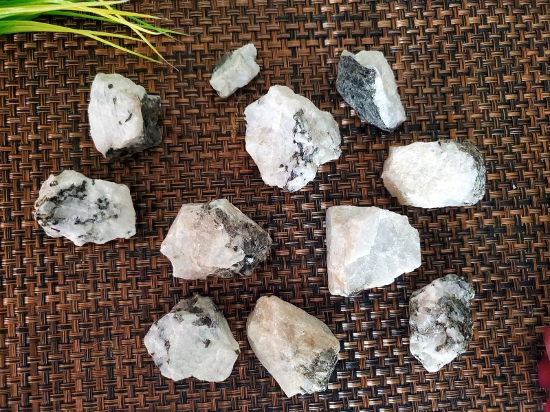 Buy Rough Stone - Rainbow Moonstone Online - 1 Pound Bag of Natural Un ...